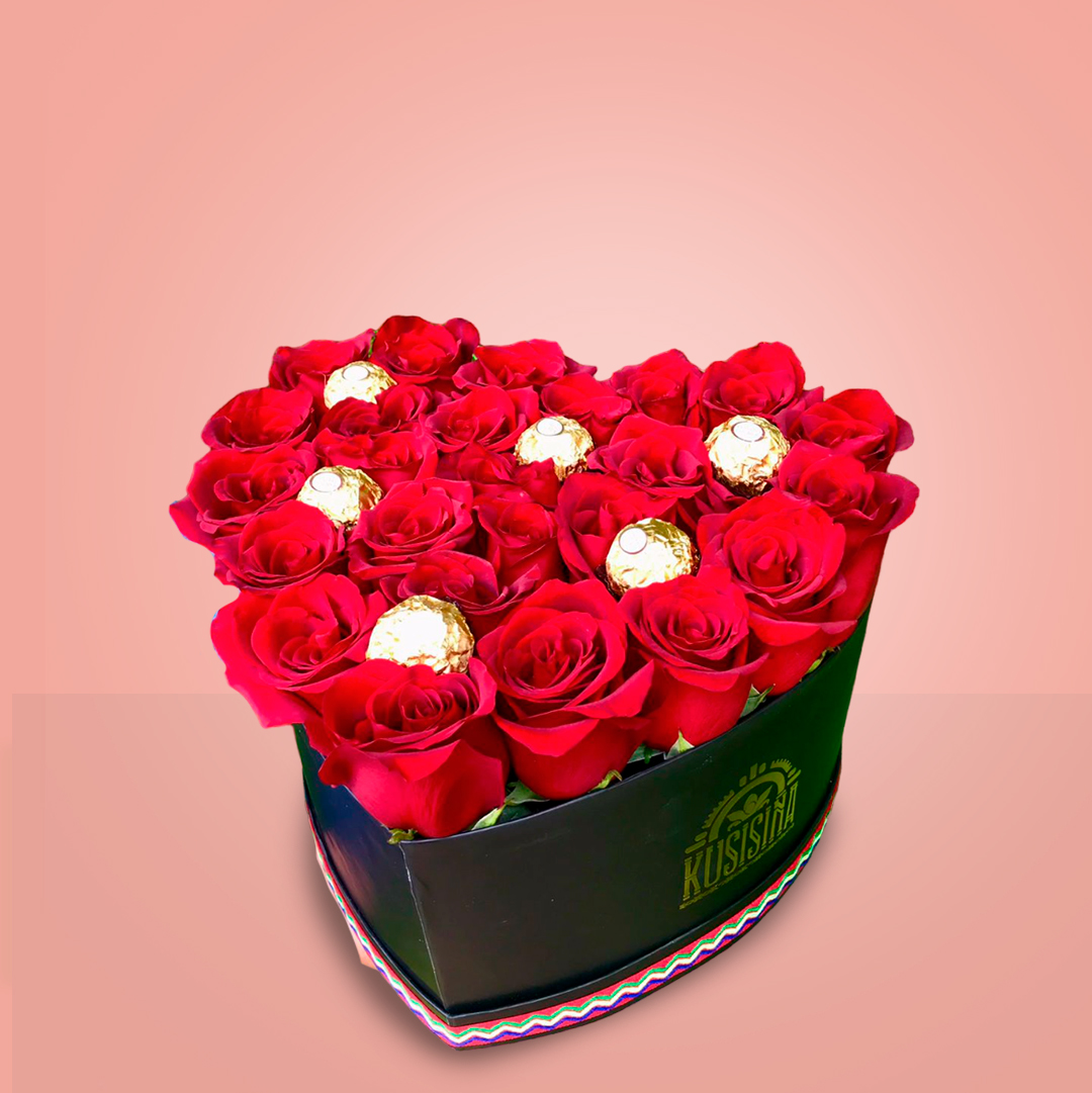 CORAZÓN DE ROSAS CON BOMBONES FERRERO ROCHER – Florería Kusisiña